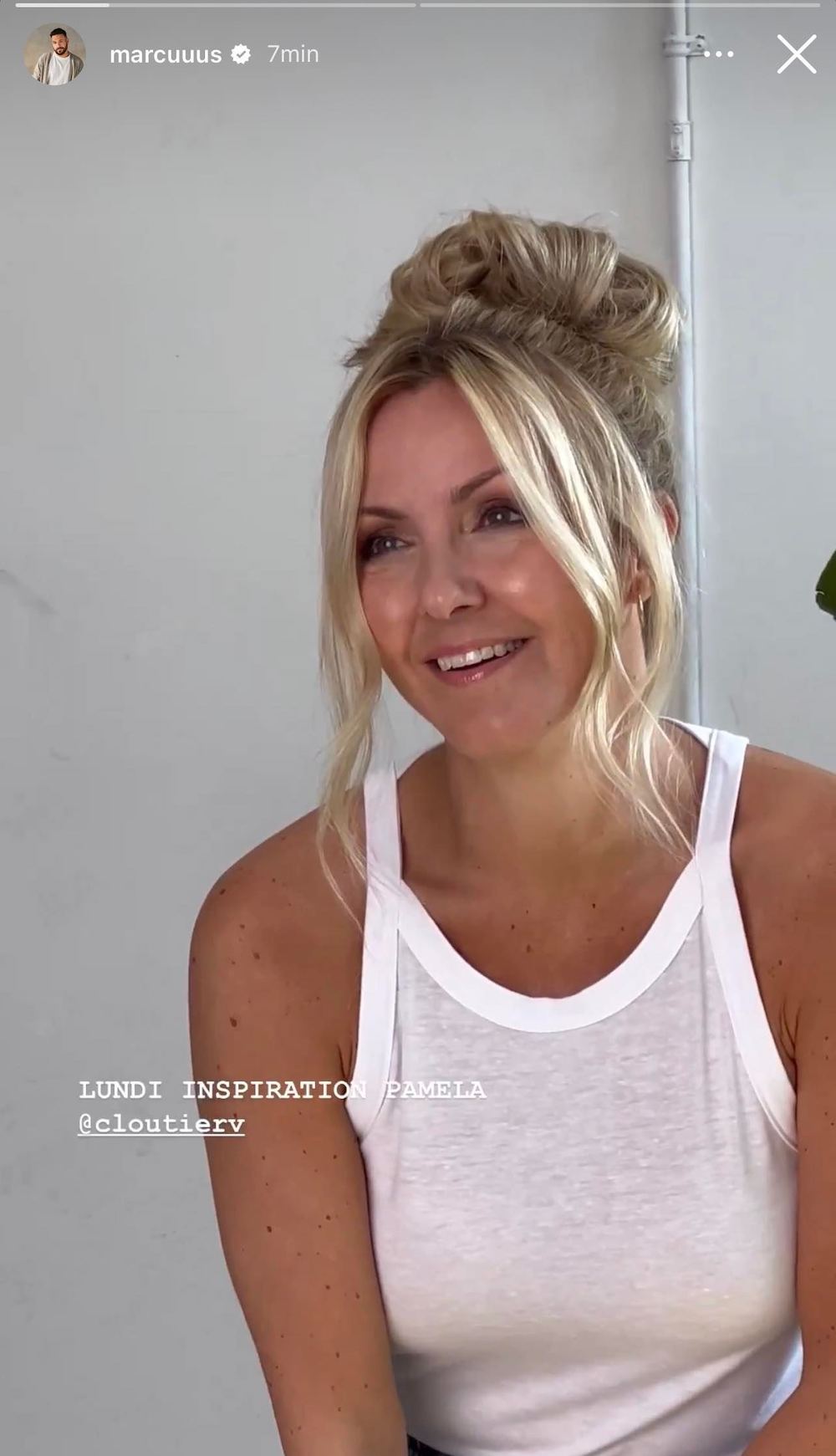 Julie Ringuette est magnifique avec son chignon à la Pamela Anderson