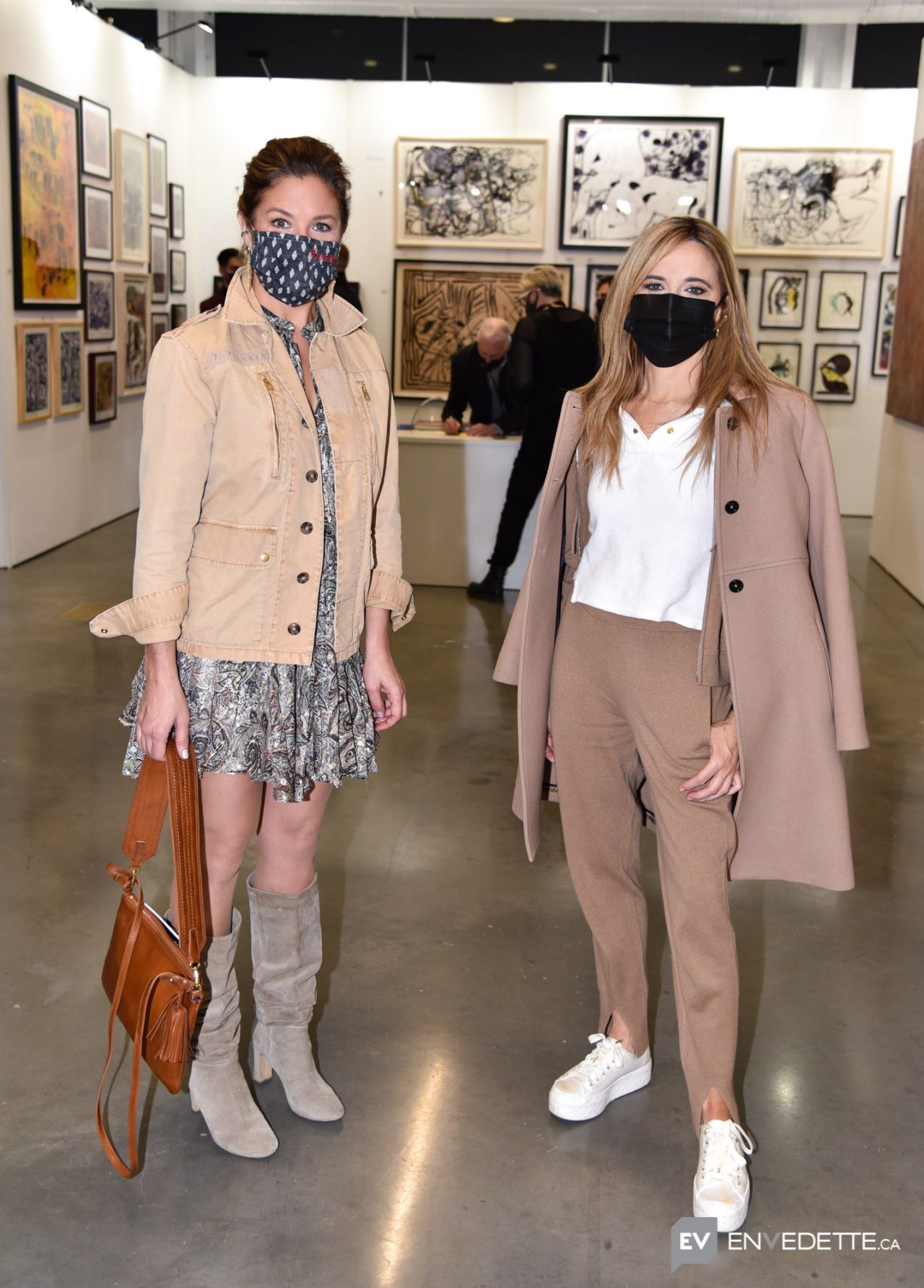 Karine Vanasse brille à la soirée d'ouverture VIP de Papier 2021