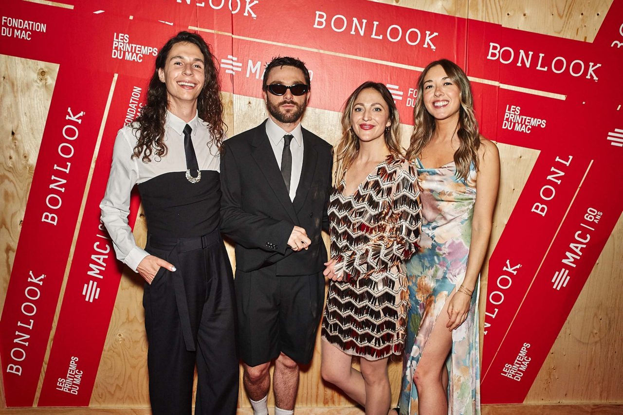 Maxence Garneau de Les Traîtres très élégant sur ce tapis rouge