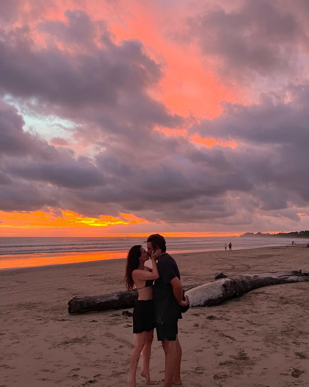 Voyez le tendre baiser de Mélissa Désormeaux-Poulin et son chum sur une ...