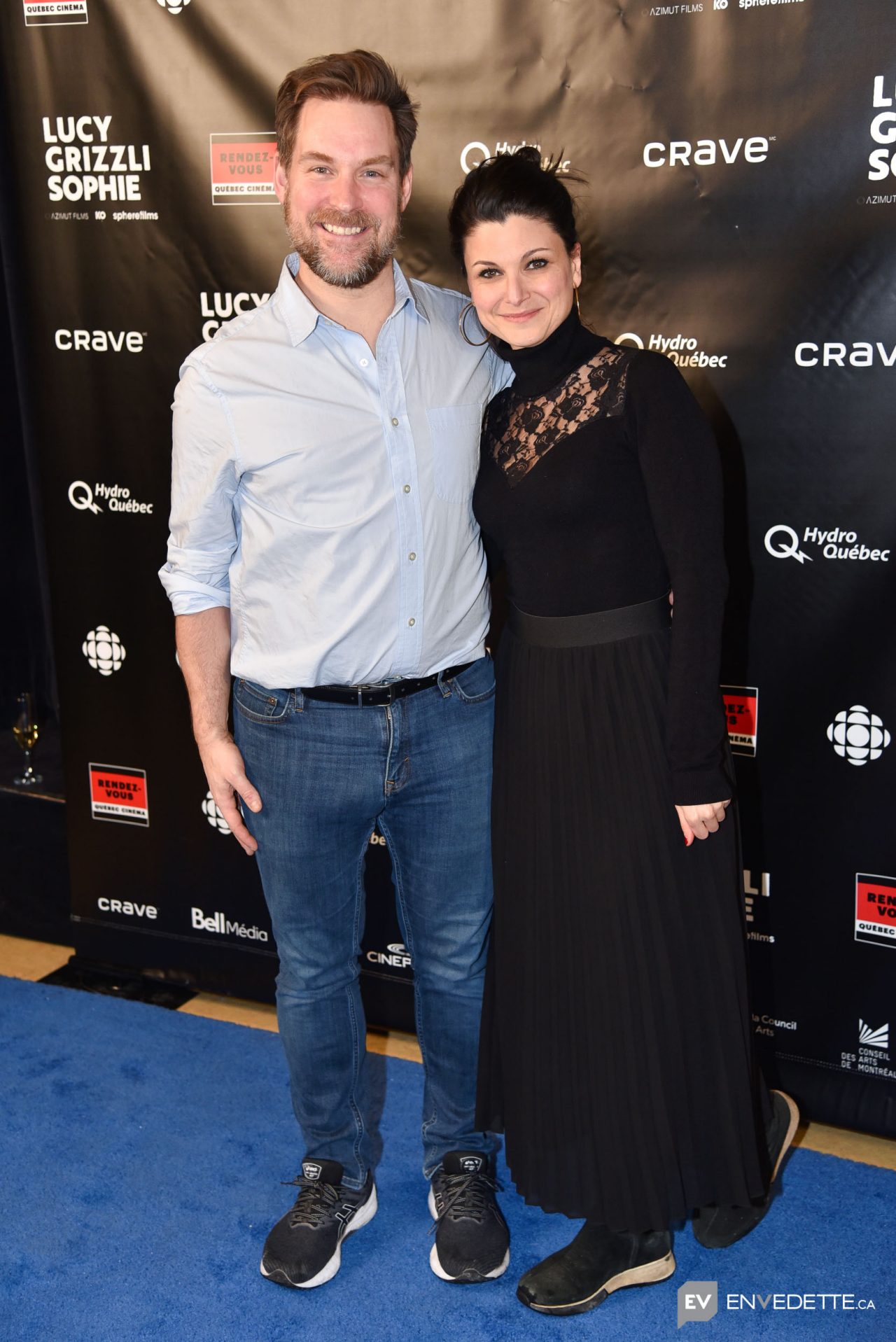 Rare apparition pour la comédienne Émilie Bibeau et son amoureux