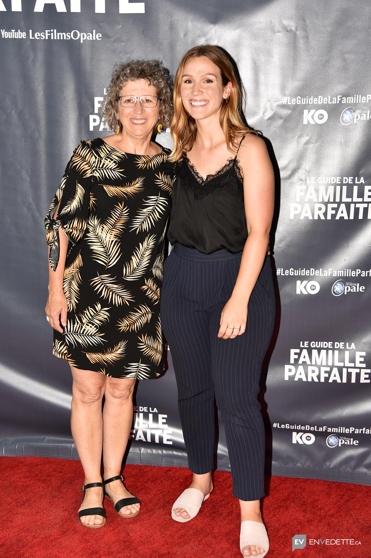 Une foule de vedettes sur le tapis rouge du film Le guide de la famille ...
