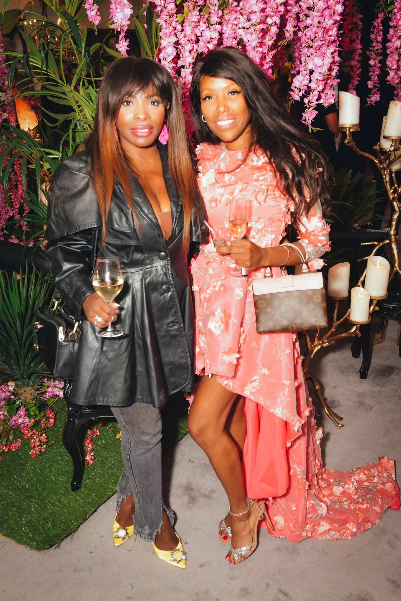 Un vernissage grandiose bondé de vedettes pour l'artiste peintre Rio