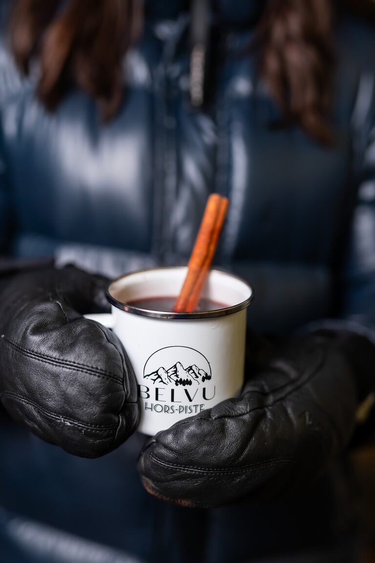 Cette terrasse hivernale de style après-ski revient au centre-ville