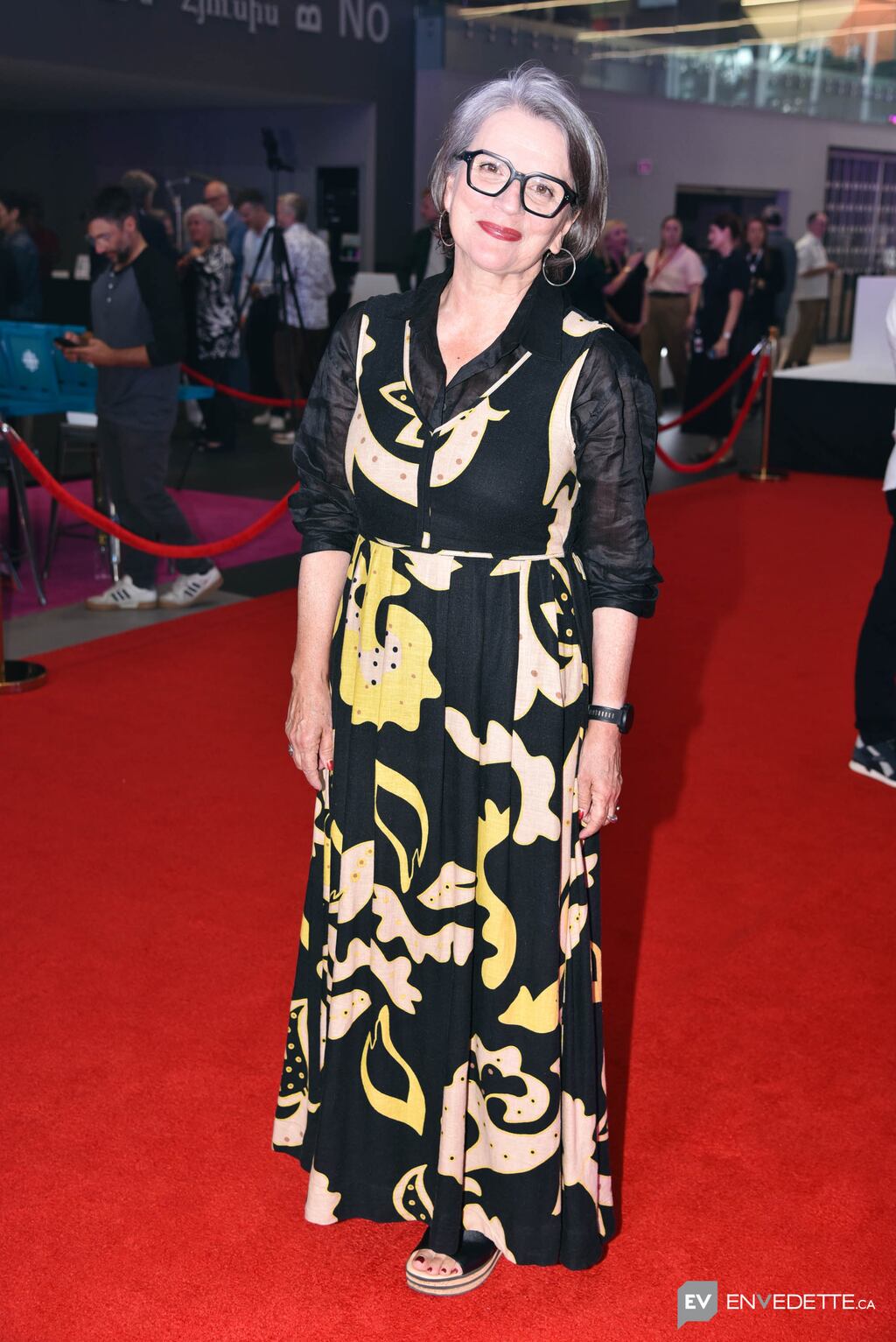 Marie-Thérèse Fortin brille sur le tapis rouge avec ses cheveux gris ...