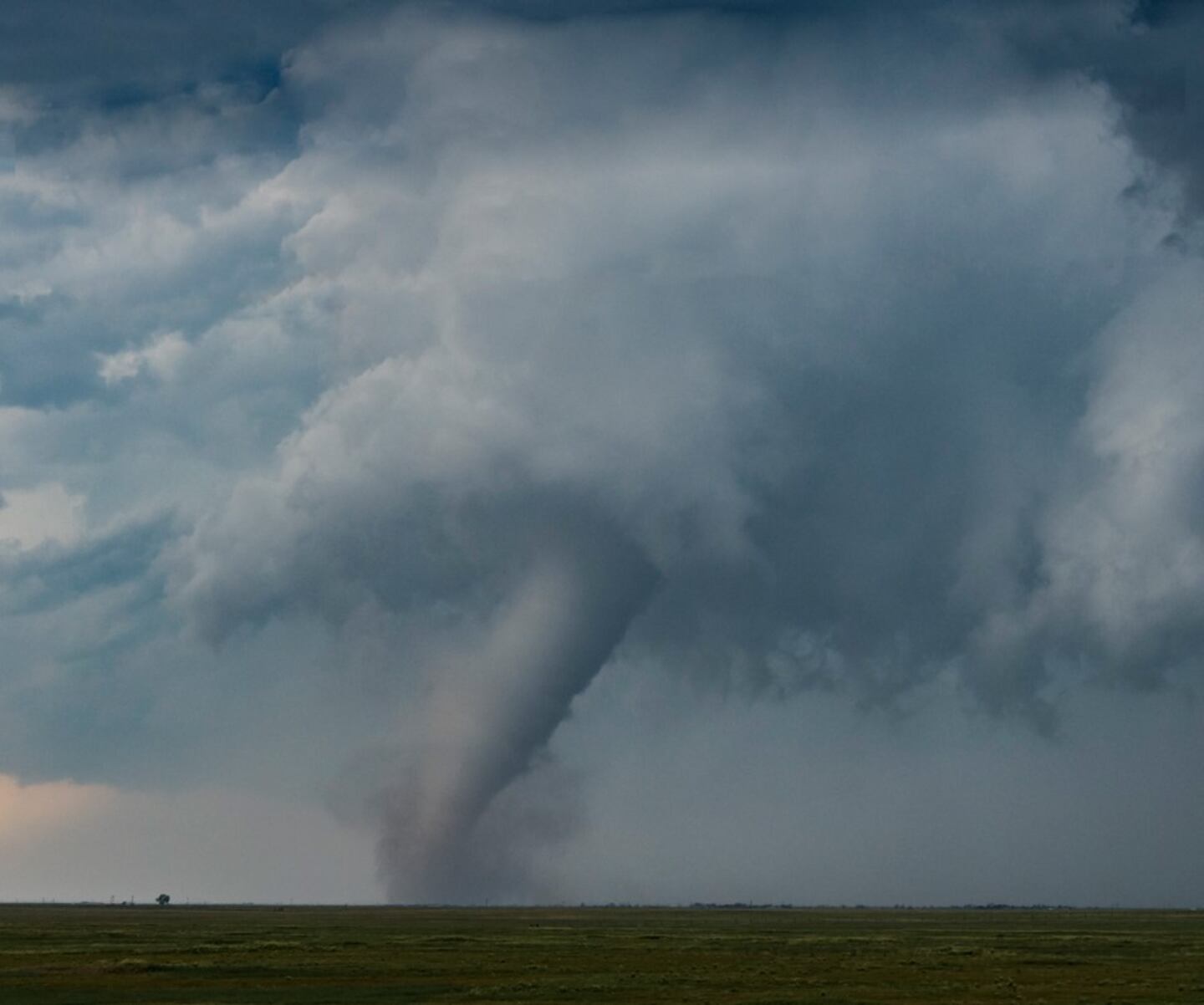 Quelle est la différence entre un ouragan et une tornade?