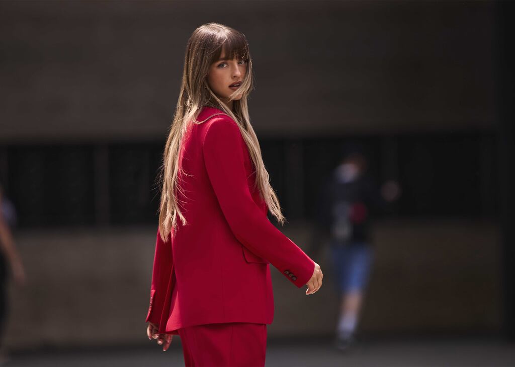 Alicia Moffet prend la pose pour RW&CO, il faut voir ces photos!