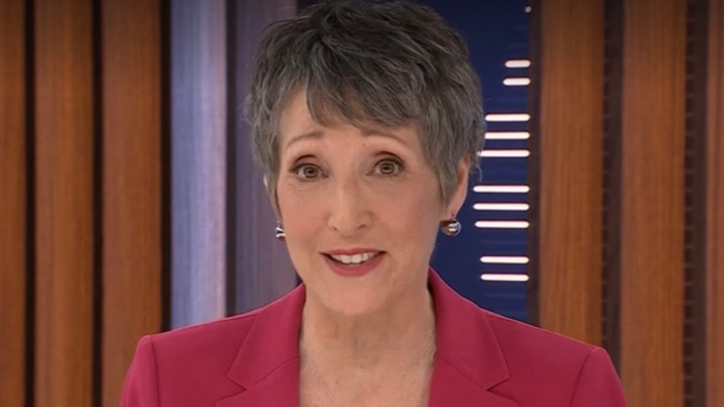 De retour en direct au Téléjournal, Julie Drolet s'adresse au public ...