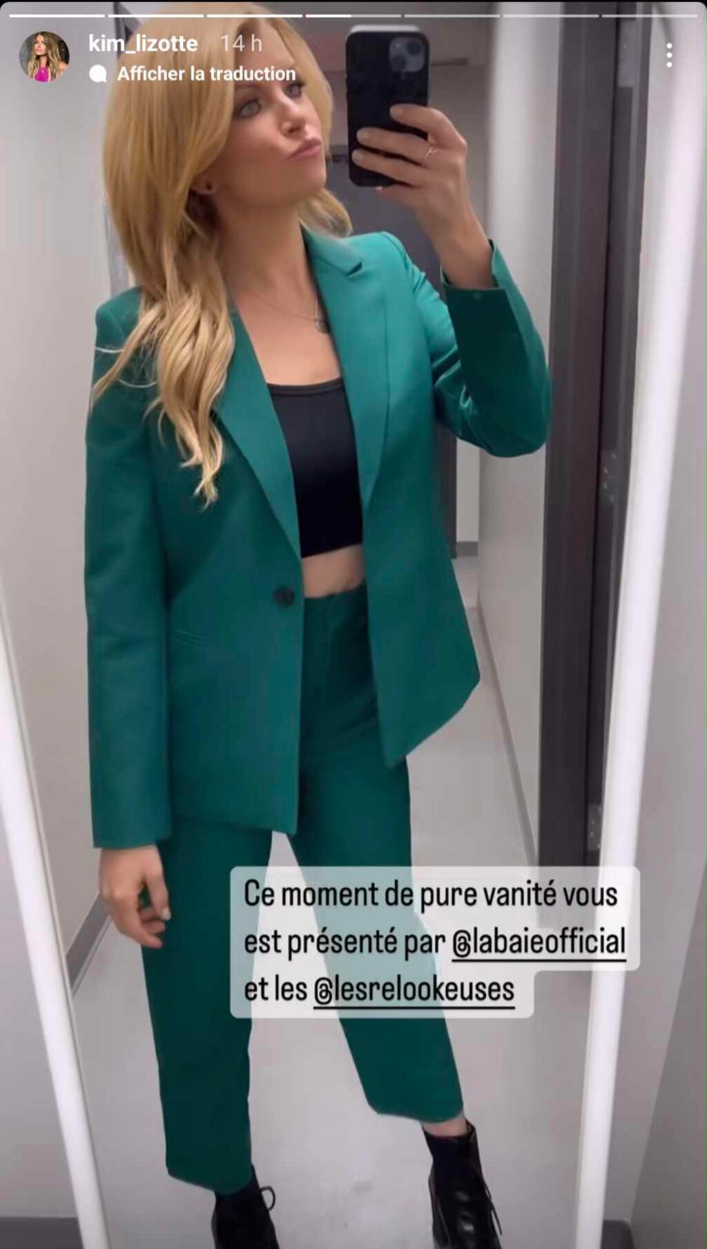 Kim Lizotte tout simplement splendide dans ce suit émeraude