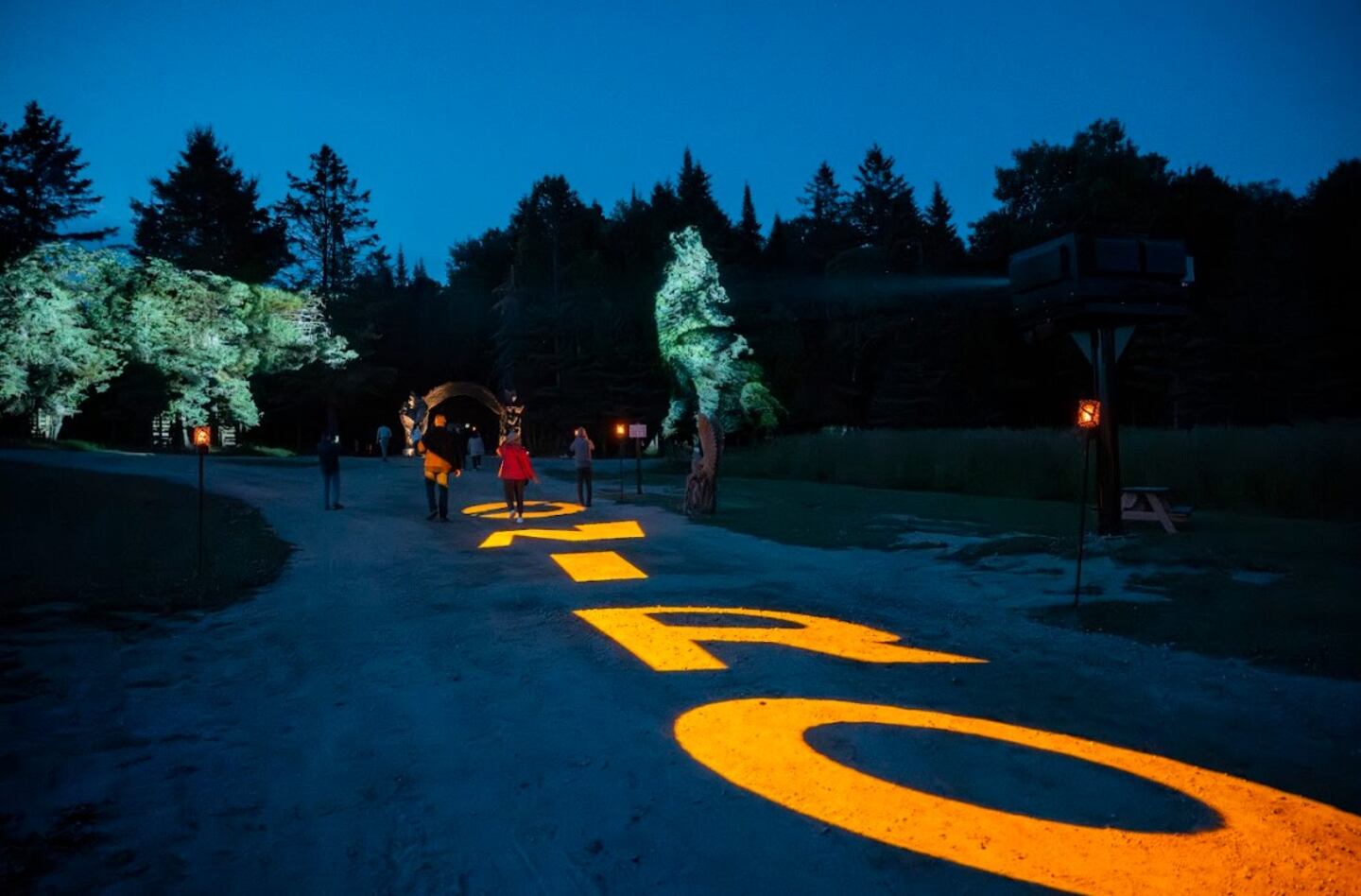 Nouveau au Parc Oméga: vous pourrez dormir avec les loups arctiques cet ...