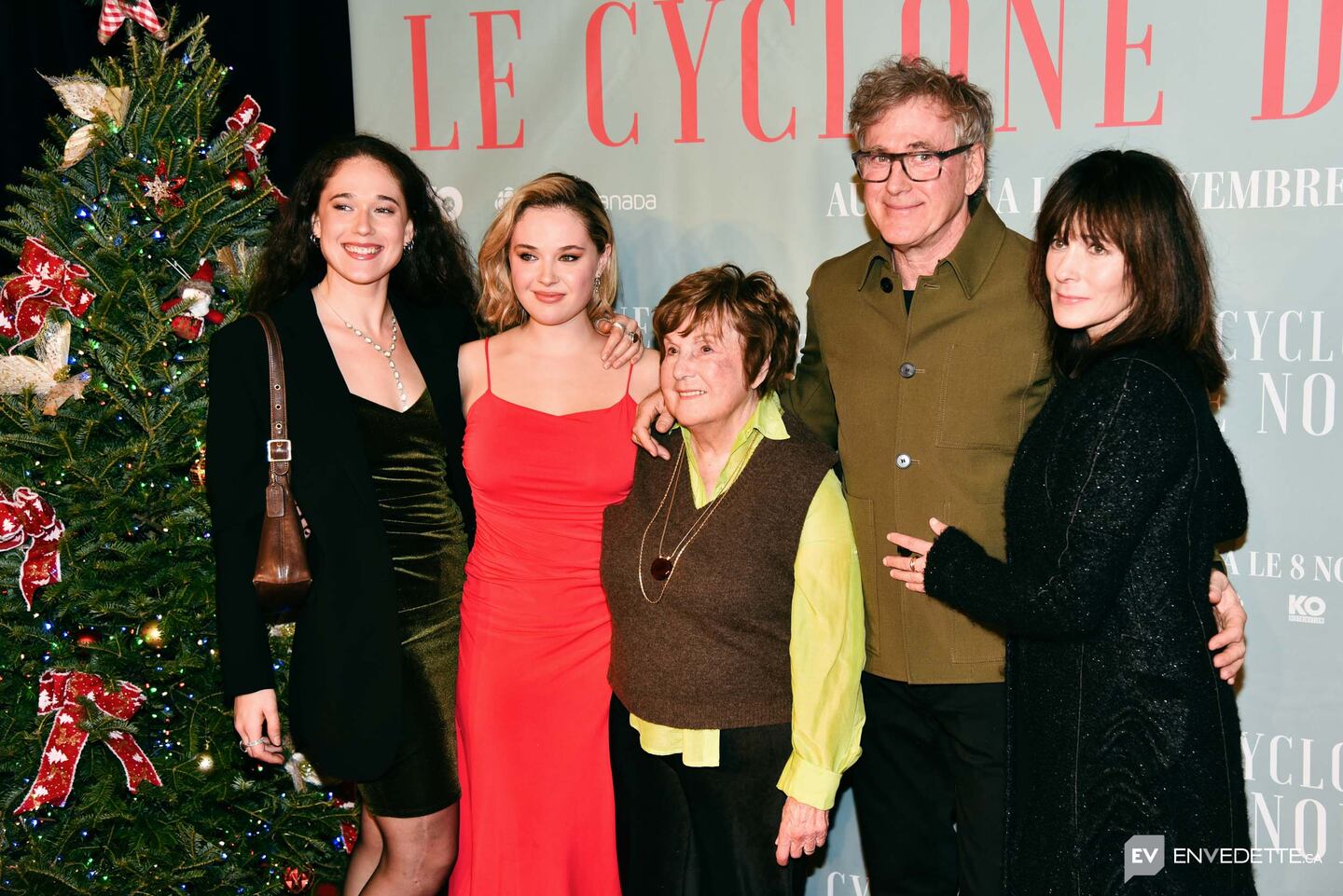 Émi Chicoine nous présente son papa connu sur le tapis rouge