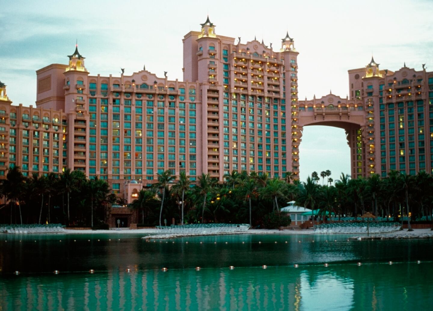 Le complexe Atlantis aux Bahamas : le paradis pour les couples et les ...