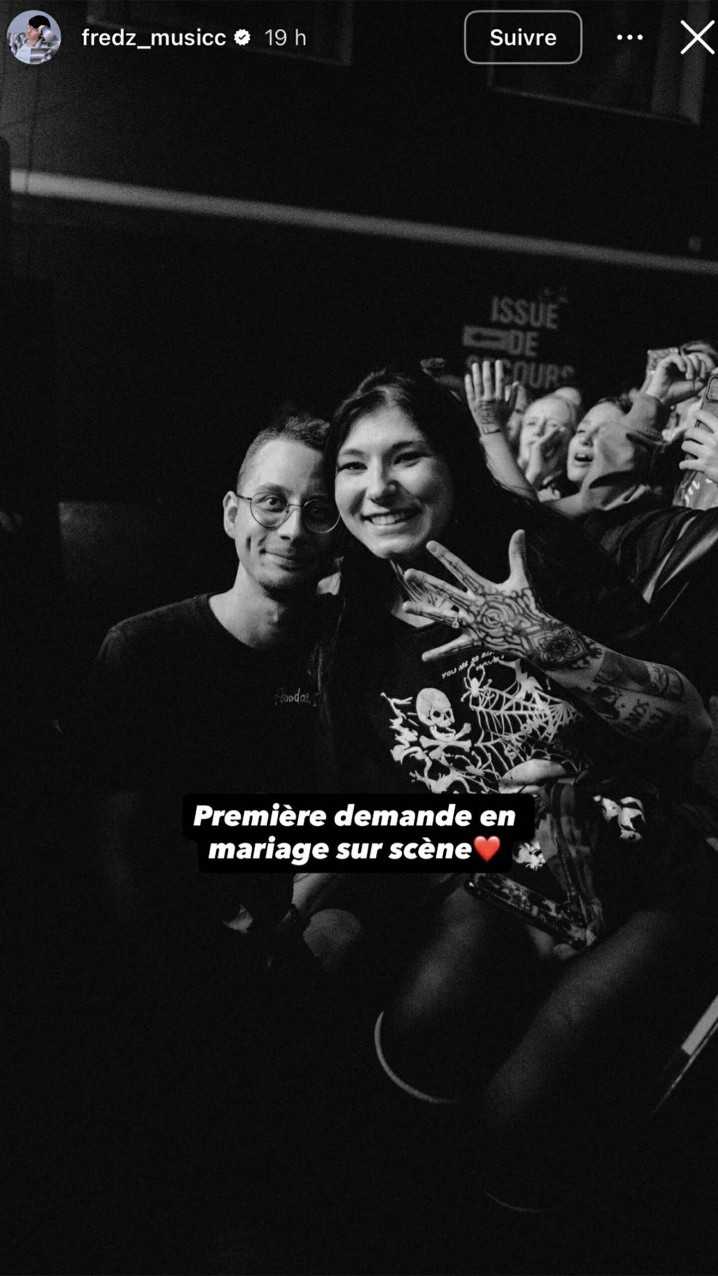 Voyez la demande en mariage qui a eu lieu en plein concert de Fredz