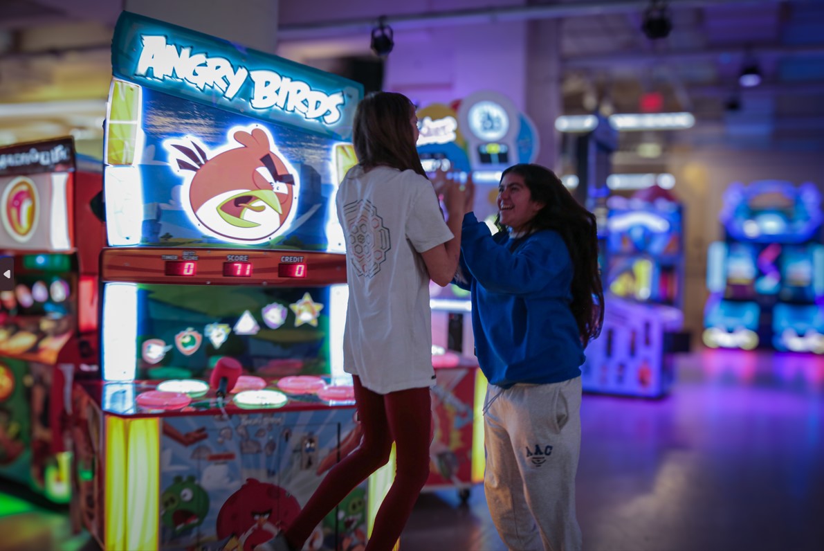 Un nouveau centre d'arcades immense vient d'ouvrir à Montréal