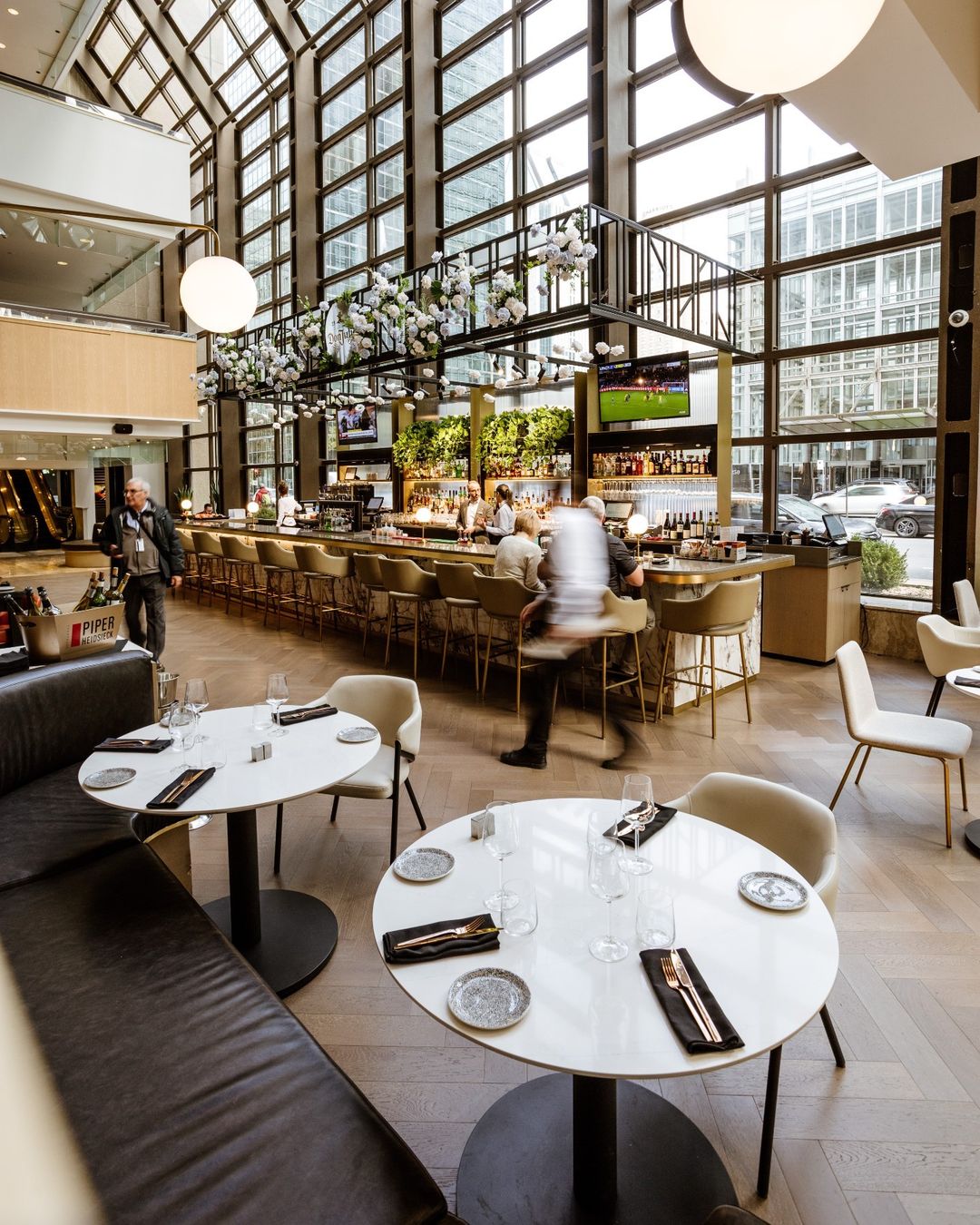 5 restos et bars à Montréal où aller écouter le Super Bowl 2024