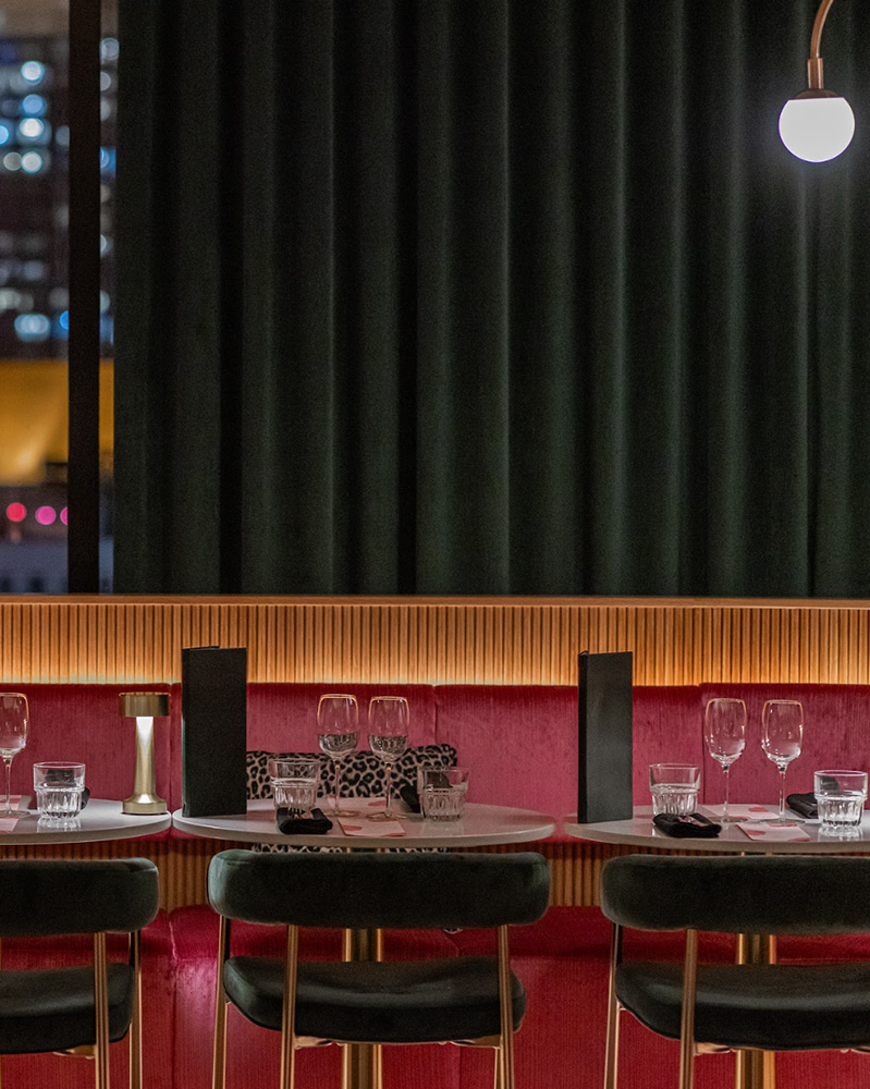 Ce resto-bar parfait pour les soirées de filles transporte à Malibu!