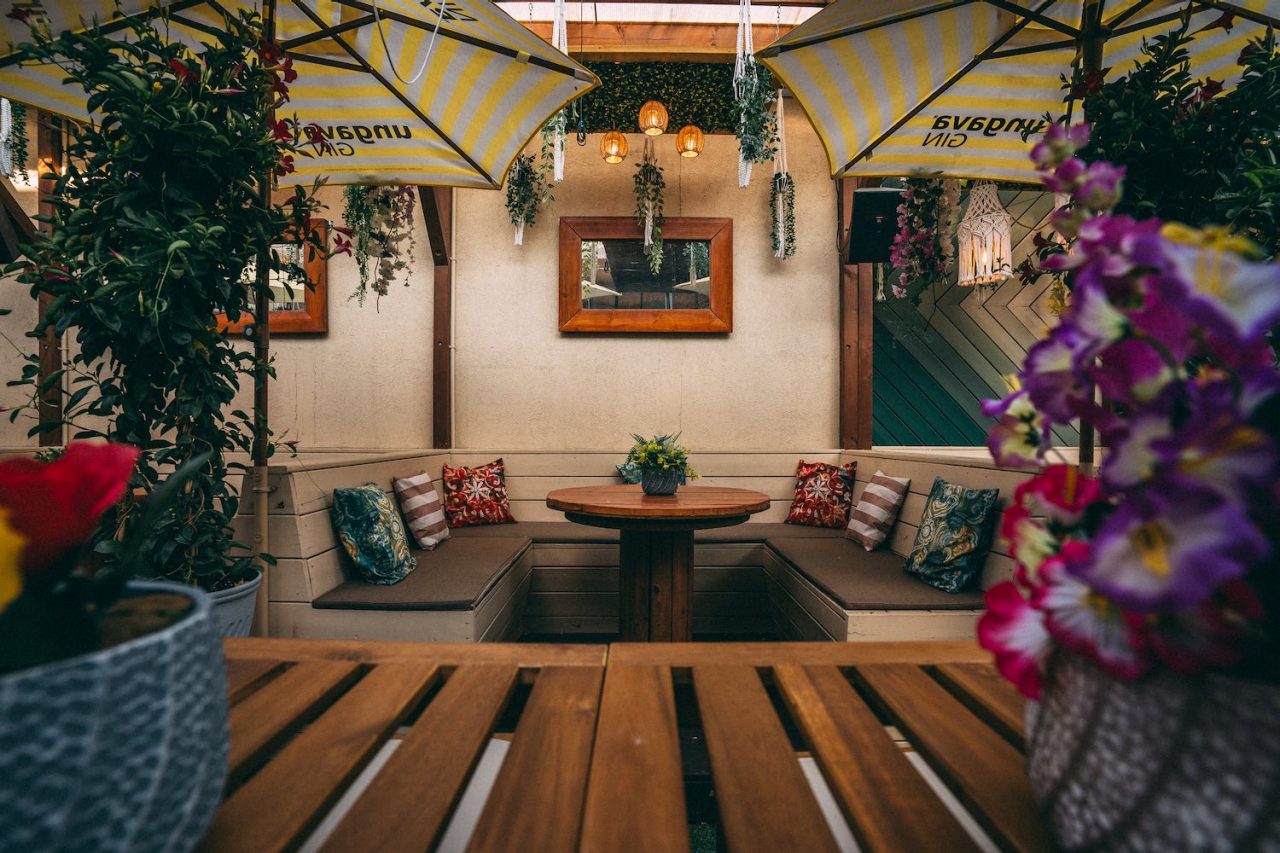 Cette terrasse sur toit aux airs de jungle tropicale rouvre bientôt