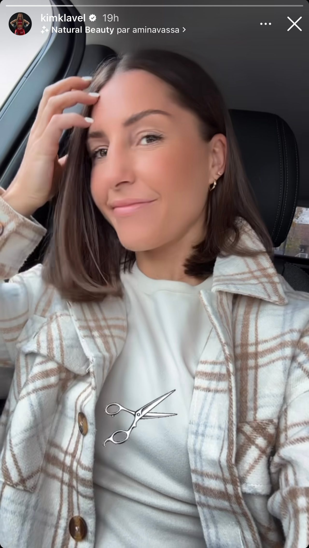 Kim Clavel subit une transformation capillaire et c’est WOW!