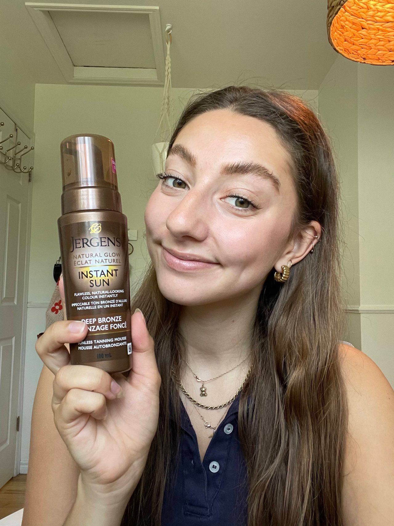 J'ai testé le hack de l'autobronzant pour teindre les sourcils et ça ne ...