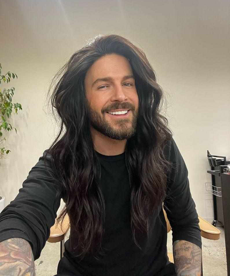 Marcus Villeneuve révèle ses techniques pour un brushing parfait