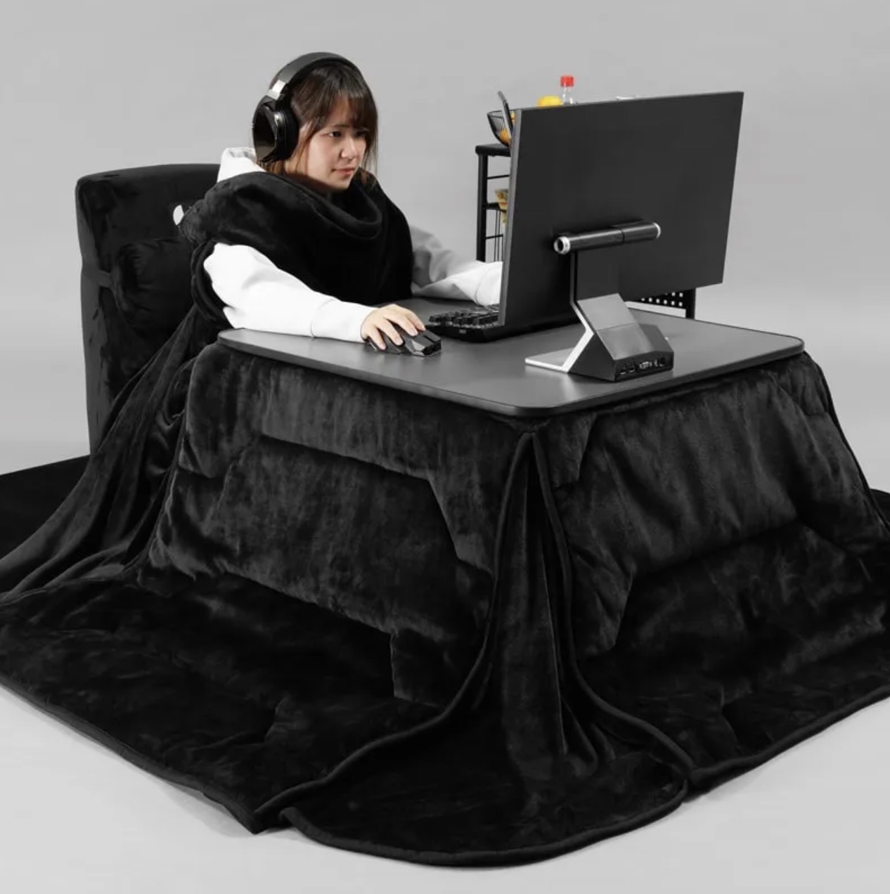 Cette couverture géante pour le bureau est le rêve des frileux