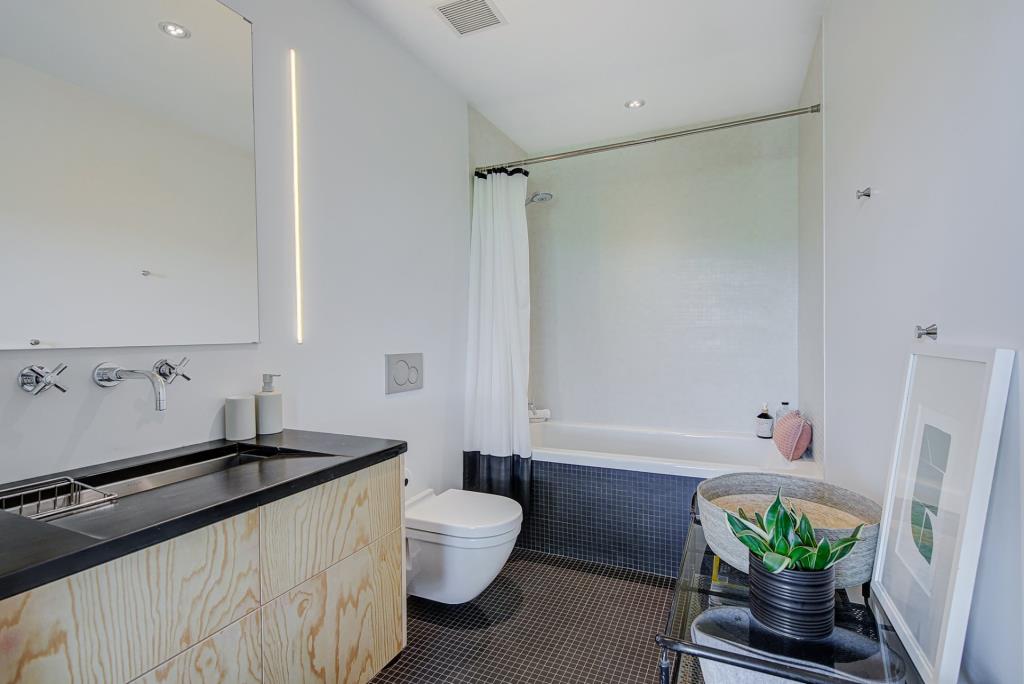 Vous devez voir cette maison dont l'extérieur est digne d'un spa!