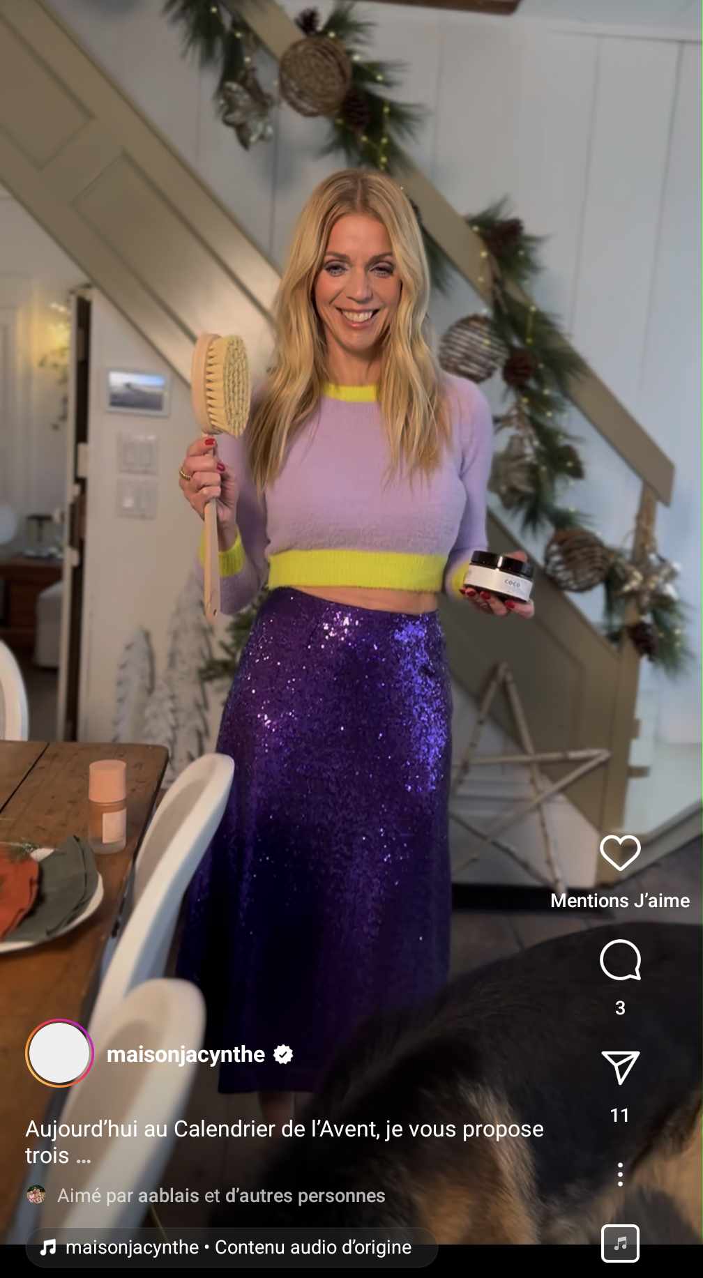 Jacynthe René ensorcelante dans une jupe et crop top violets