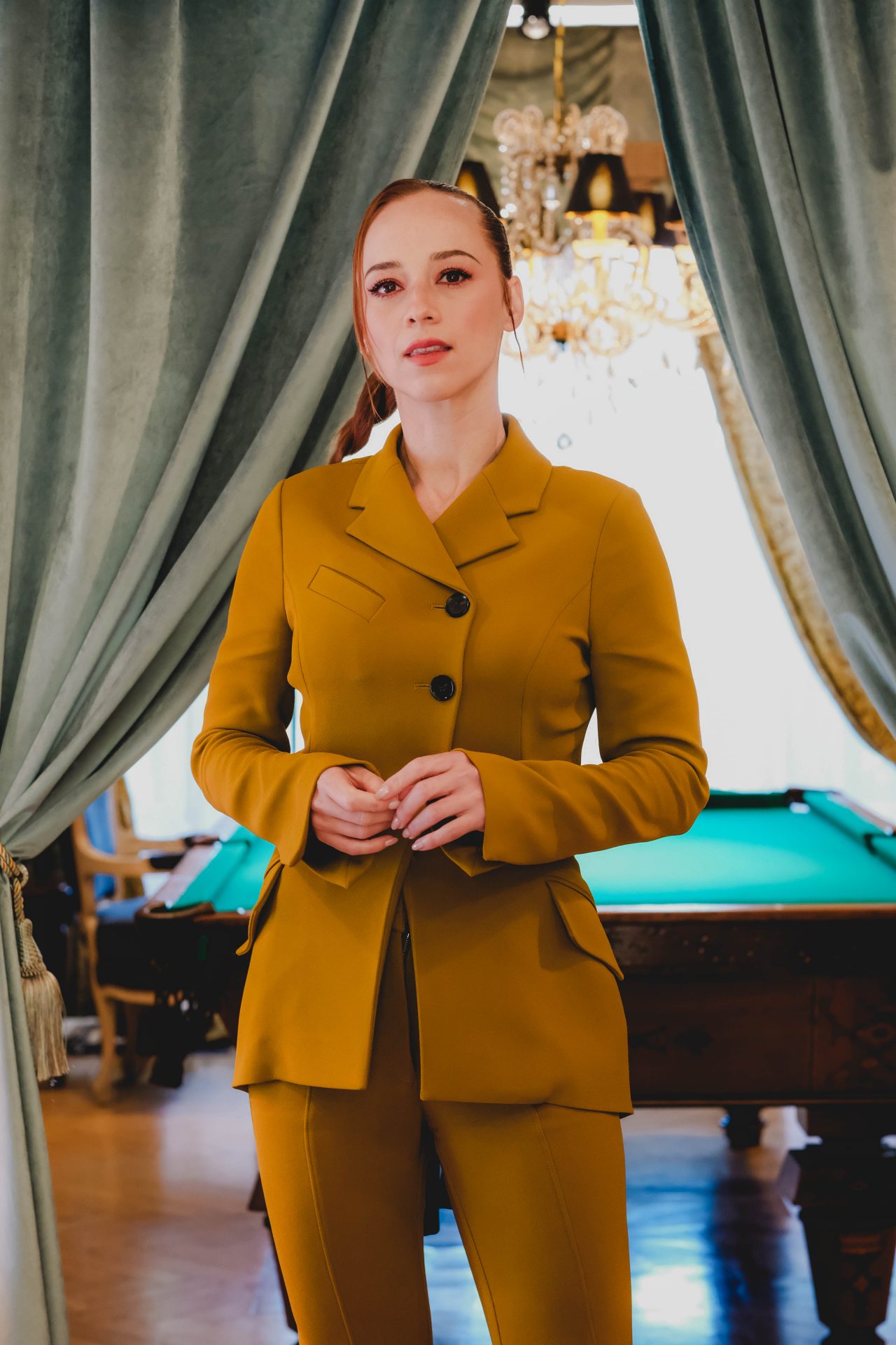 Karine Vanasse: un look extravagant pour la finale des Traîtres