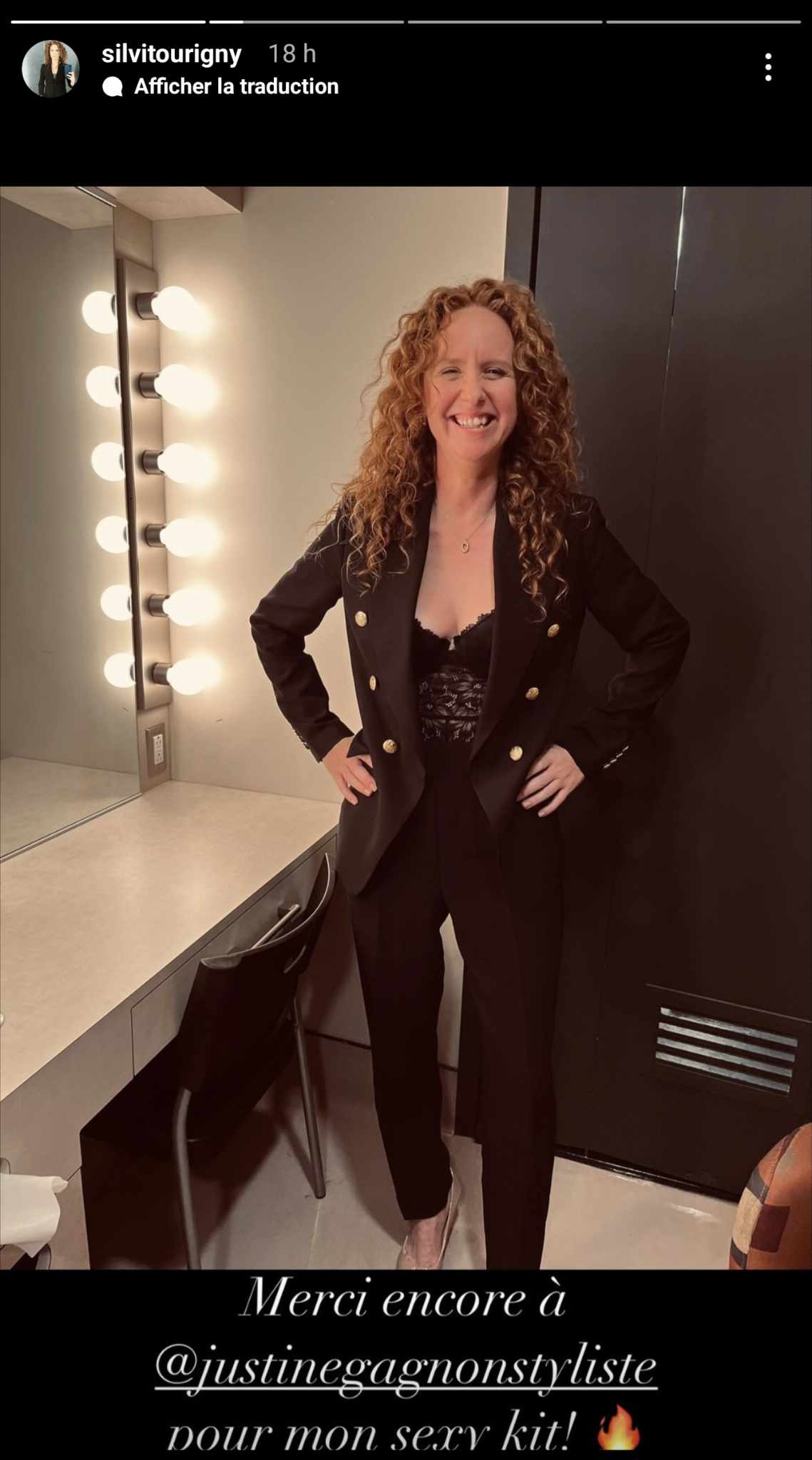 Silvi Tourigny séduit dans ce corset en dentelle noire