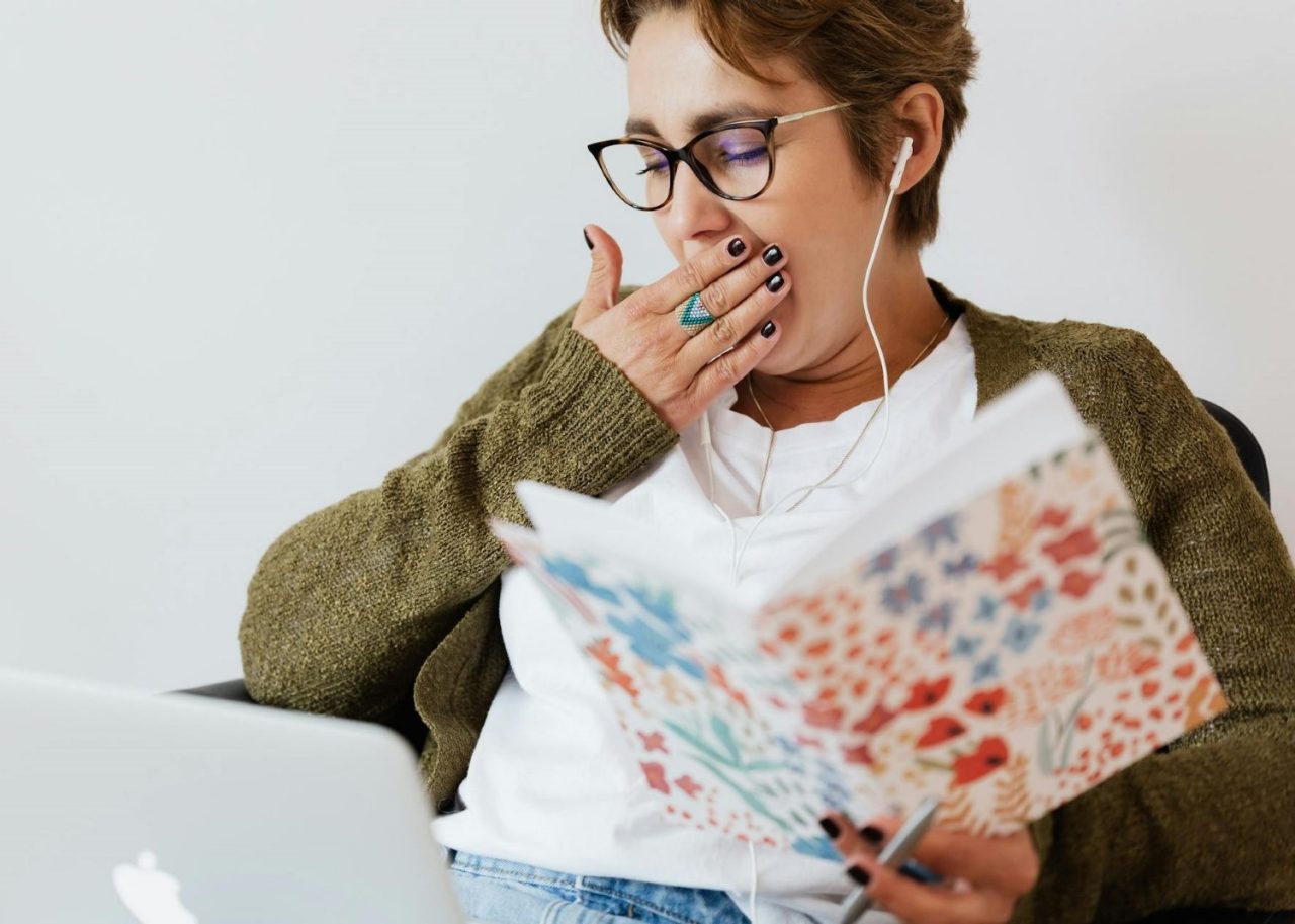 Bâillements excessifs: pourquoi je bâille tout le temps?