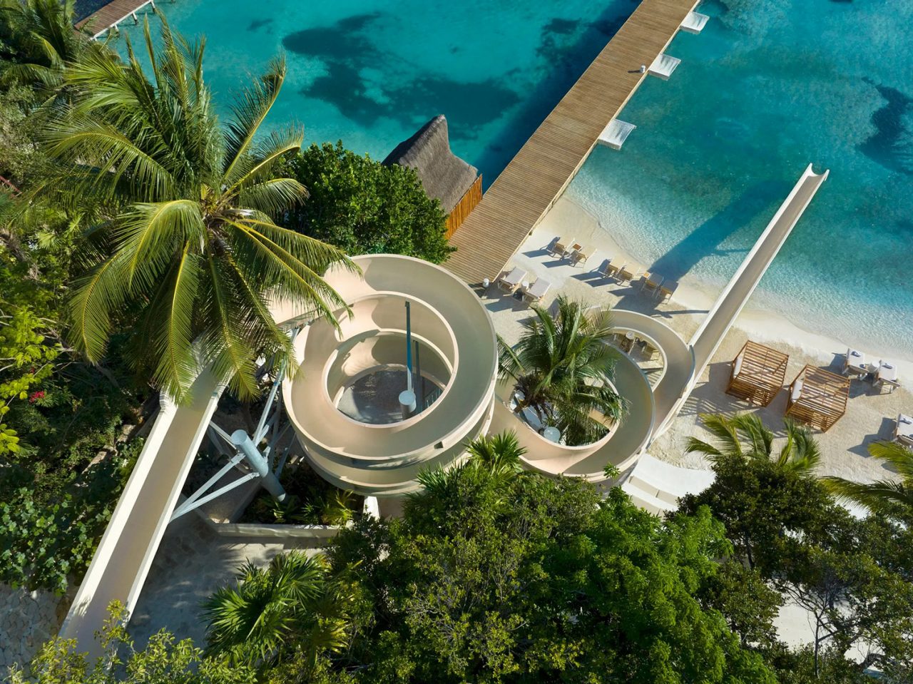 Ce nouveau tout-inclus comprend une glissade d'eau donnant directement ...